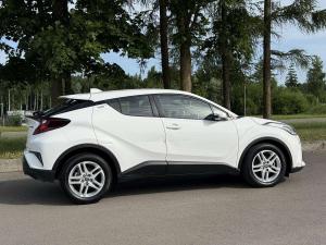 White Toyota C-HR 2023 in Panevezys, with an engine capacity of 1.80 L and mileage of 91 thousand km for 18200 €, photo 23 on AUTOMOTO.COM.LV
