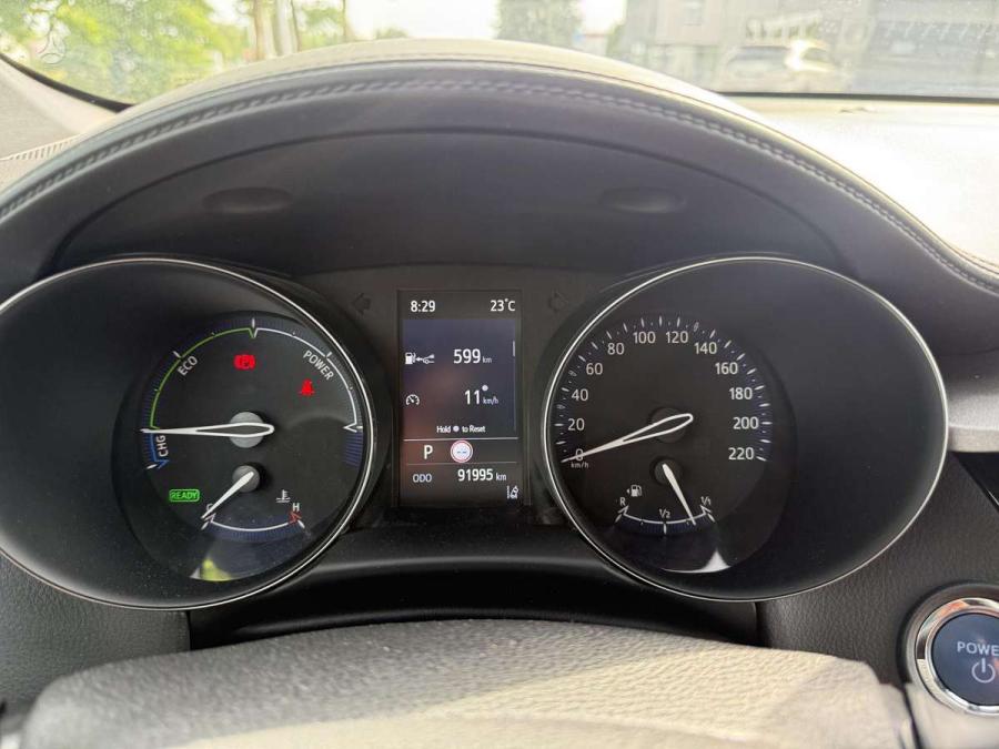 White Toyota C-HR 2023 in Panevezys, with an engine capacity of 1.80 L and mileage of 91 thousand km for 18200 €, photo 27 on AUTOMOTO.COM.LV