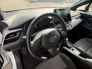 White Toyota C-HR 2023 in Panevezys, with an engine capacity of 1.80 L and mileage of 91 thousand km for 18200 €, photo 29 on AUTOMOTO.COM.LV