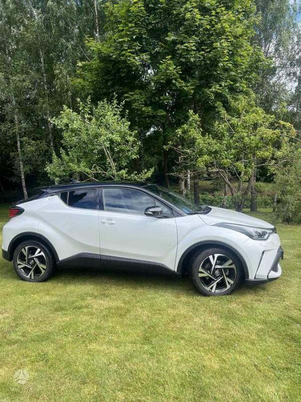 Balts Toyota C-HR 2023 Panevēža, ar dzinēja tilpumu 2.00 L un nobraukumu 73 tūkst. km par 22700 €, foto 4 vietnē AUTOMOTO.COM.LV