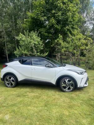 Белый Тойота C-HR 2023 в Паневежис, объемом двигателя 2.00 л и пробегом 73 тыс. км за 22700 €, фото 5 на AUTOMOTO.COM.LV
