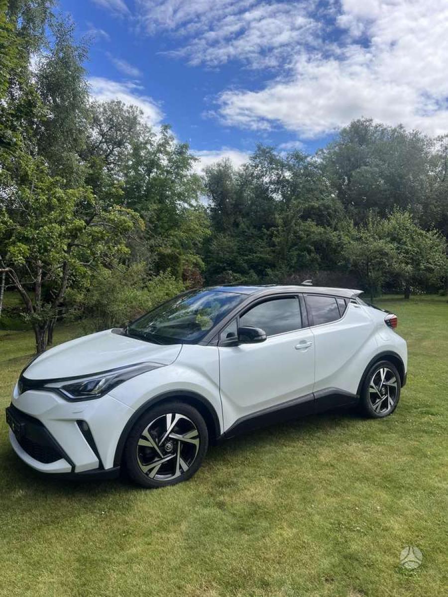 Белый Тойота C-HR 2023 в Паневежис, объемом двигателя 2.00 л и пробегом 73 тыс. км за 22700 €, фото 6 на AUTOMOTO.COM.LV