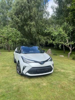 Белый Тойота C-HR 2023 в Паневежис, объемом двигателя 2.00 л и пробегом 73 тыс. км за 22700 €, фото 7 на AUTOMOTO.COM.LV