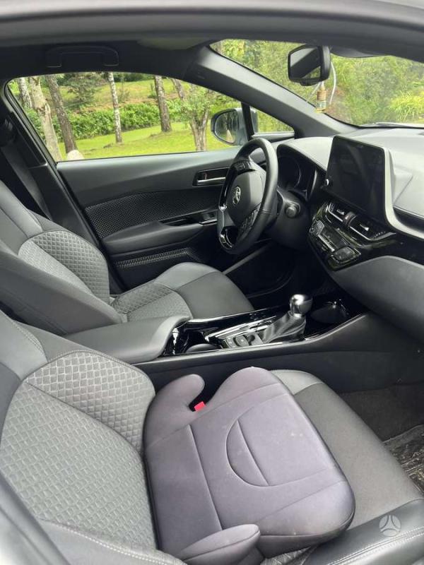 Balts Toyota C-HR 2023 Panevēža, ar dzinēja tilpumu 2.00 L un nobraukumu 73 tūkst. km par 22700 €, foto 8 vietnē AUTOMOTO.COM.LV