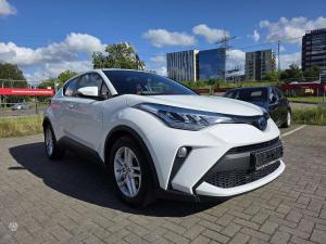 Balts Toyota C-HR 2023 Viļņa, ar dzinēja tilpumu 1.80 L un nobraukumu 79 tūkst. km par 19700 €, foto  vietnē AUTOMOTO.COM.LV