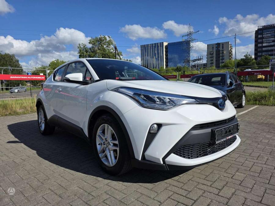 Balts Toyota C-HR 2023 Viļņa, ar dzinēja tilpumu 1.80 L un nobraukumu 79 tūkst. km par 19700 €, foto 1 vietnē AUTOMOTO.COM.LV