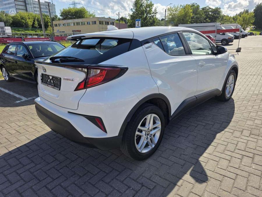 Balts Toyota C-HR 2023 Viļņa, ar dzinēja tilpumu 1.80 L un nobraukumu 79 tūkst. km par 19700 €, foto 5 vietnē AUTOMOTO.COM.LV
