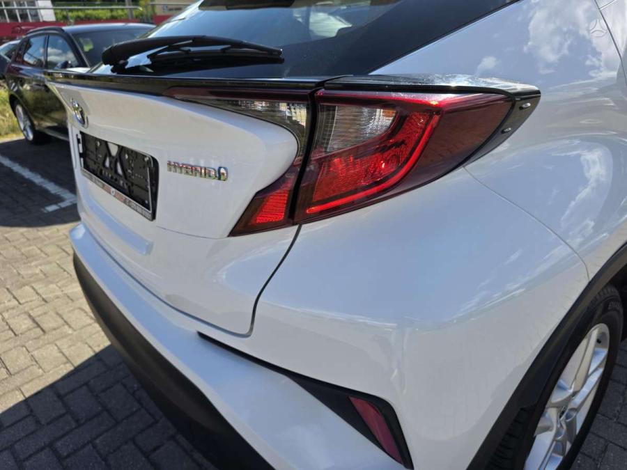 Balts Toyota C-HR 2023 Viļņa, ar dzinēja tilpumu 1.80 L un nobraukumu 79 tūkst. km par 19700 €, foto 10 vietnē AUTOMOTO.COM.LV