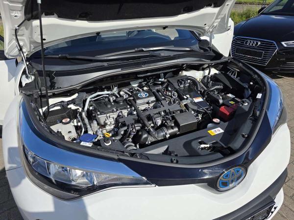 White Toyota C-HR 2023 in Vilnius, with an engine capacity of 1.80 L and mileage of 79 thousand km for 19700 €, photo 10 on AUTOMOTO.COM.LV