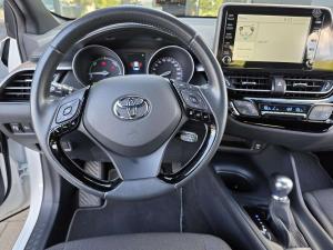 Balts Toyota C-HR 2023 Viļņa, ar dzinēja tilpumu 1.80 L un nobraukumu 79 tūkst. km par 19700 €, foto 17 vietnē AUTOMOTO.COM.LV