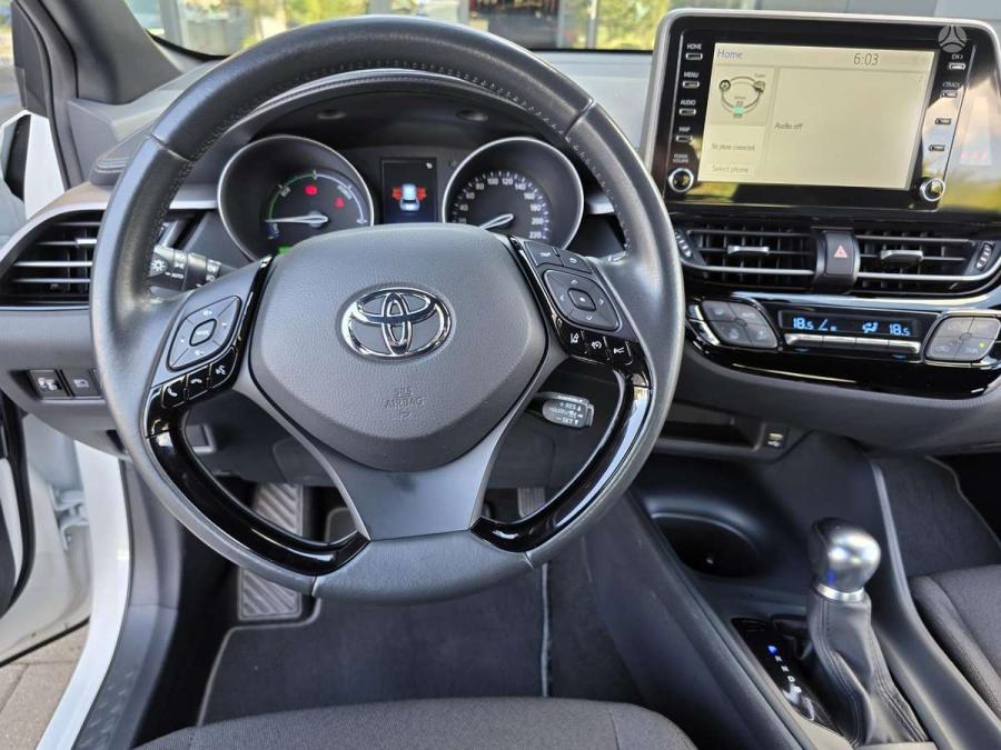 Balts Toyota C-HR 2023 Viļņa, ar dzinēja tilpumu 1.80 L un nobraukumu 79 tūkst. km par 19700 €, foto 17 vietnē AUTOMOTO.COM.LV