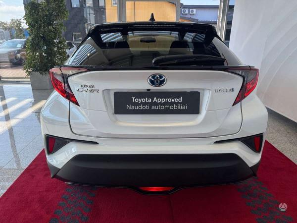 White Toyota C-HR 2023 in Siauliai, with an engine capacity of 1.80 L and mileage of 83 thousand km for 23900 €, photo 7 on AUTOMOTO.COM.LV