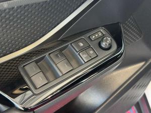 Balts Toyota C-HR 2023 Šauļi, ar dzinēja tilpumu 1.80 L un nobraukumu 83 tūkst. km par 23900 €, foto 12 vietnē AUTOMOTO.COM.LV