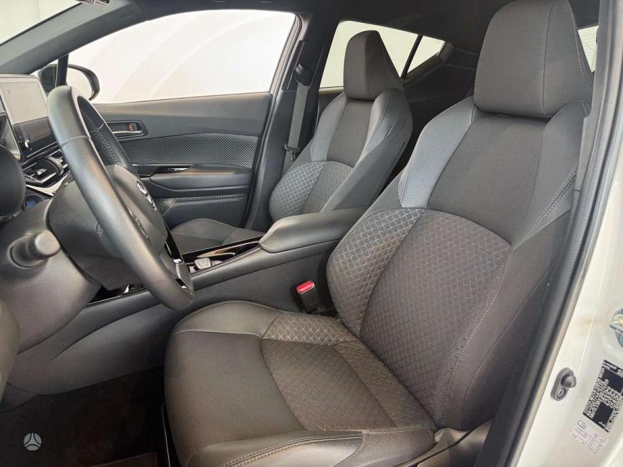 Balts Toyota C-HR 2023 Šauļi, ar dzinēja tilpumu 1.80 L un nobraukumu 83 tūkst. km par 23900 €, foto 13 vietnē AUTOMOTO.COM.LV