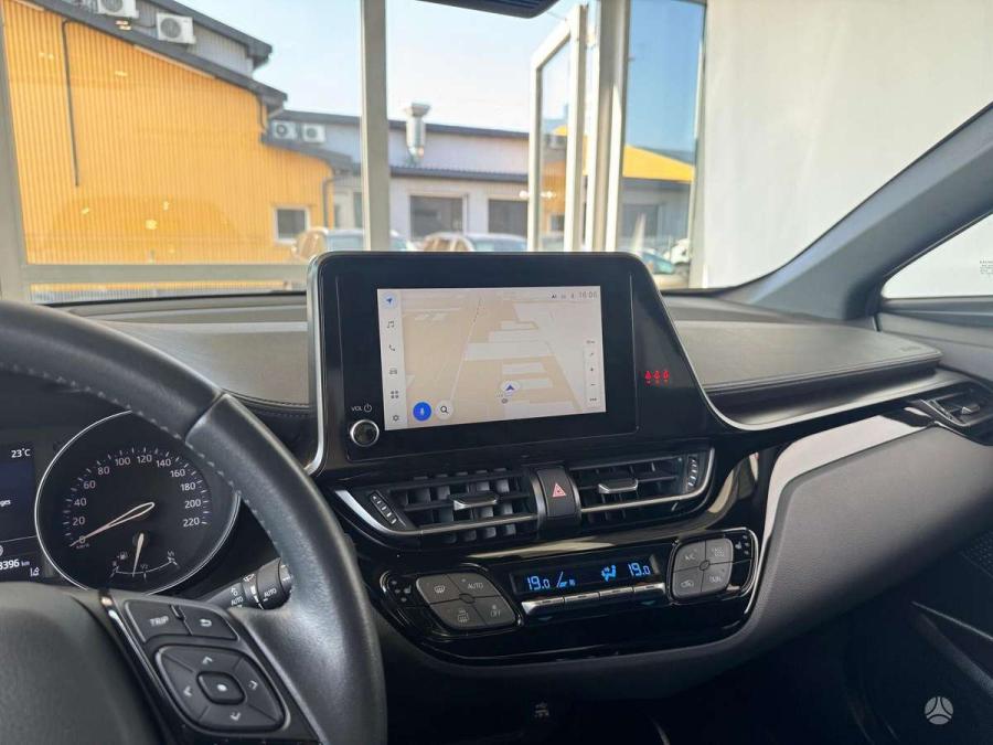 Balts Toyota C-HR 2023 Šauļi, ar dzinēja tilpumu 1.80 L un nobraukumu 83 tūkst. km par 23900 €, foto 18 vietnē AUTOMOTO.COM.LV
