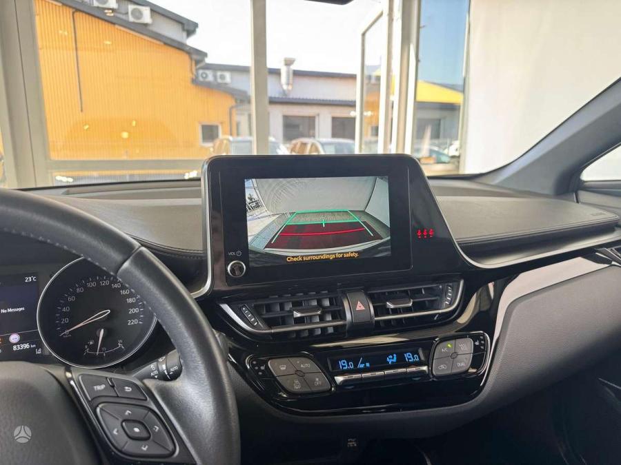 Balts Toyota C-HR 2023 Šauļi, ar dzinēja tilpumu 1.80 L un nobraukumu 83 tūkst. km par 23900 €, foto 19 vietnē AUTOMOTO.COM.LV