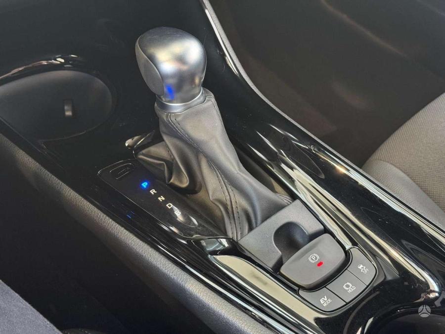 Balts Toyota C-HR 2023 Šauļi, ar dzinēja tilpumu 1.80 L un nobraukumu 83 tūkst. km par 23900 €, foto 21 vietnē AUTOMOTO.COM.LV