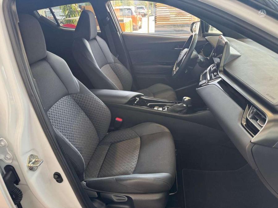 Balts Toyota C-HR 2023 Šauļi, ar dzinēja tilpumu 1.80 L un nobraukumu 83 tūkst. km par 23900 €, foto 24 vietnē AUTOMOTO.COM.LV
