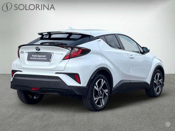 Белый Тойота C-HR 2023 в Клайпеда, объемом двигателя 1.80 л и пробегом 34 тыс. км за 25000 €, фото 2 на AUTOMOTO.COM.LV
