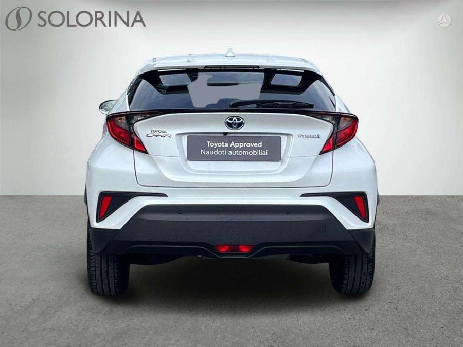 Белый Тойота C-HR 2023 в Клайпеда, объемом двигателя 1.80 л и пробегом 34 тыс. км за 25000 €, фото 5 на AUTOMOTO.COM.LV