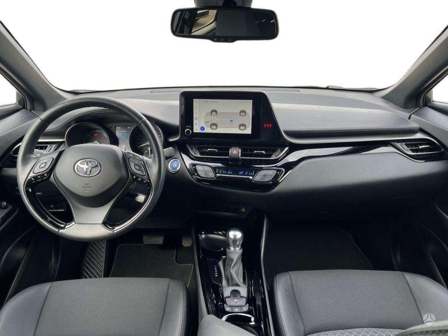 Белый Тойота C-HR 2023 в Клайпеда, объемом двигателя 1.80 л и пробегом 34 тыс. км за 25000 €, фото 9 на AUTOMOTO.COM.LV