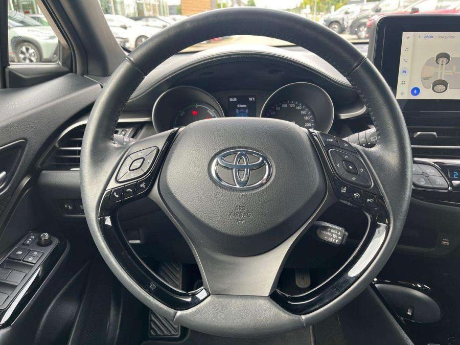 Белый Тойота C-HR 2023 в Клайпеда, объемом двигателя 1.80 л и пробегом 34 тыс. км за 25000 €, фото 13 на AUTOMOTO.COM.LV