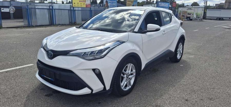 Белый Тойота C-HR 2023 в Паневежис, объемом двигателя 1.80 л и пробегом 187 тыс. км за 15500 €, фото 1 на AUTOMOTO.COM.LV