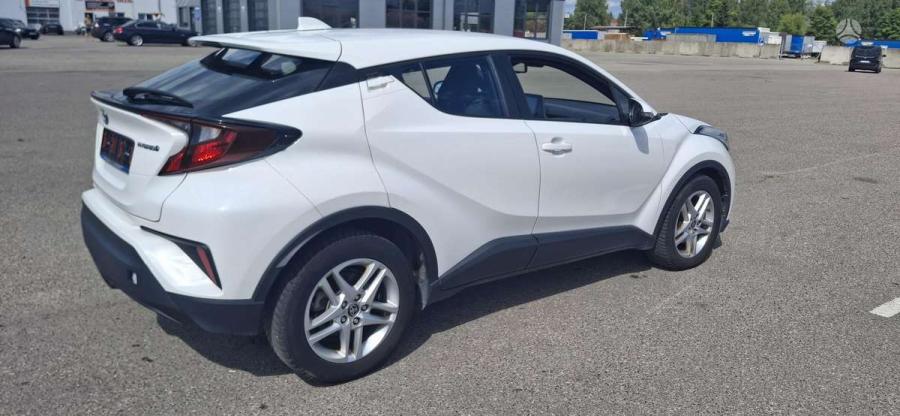 Белый Тойота C-HR 2023 в Паневежис, объемом двигателя 1.80 л и пробегом 187 тыс. км за 15500 €, фото 5 на AUTOMOTO.COM.LV