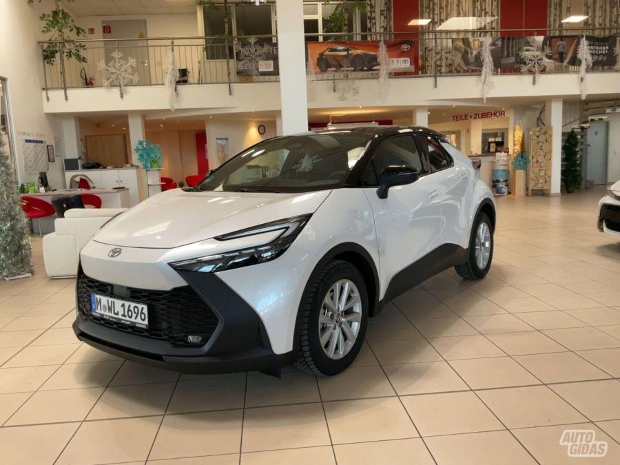 Balts Toyota C-HR 2024 Kauņa, ar dzinēja tilpumu 1.80 L un nobraukumu 17 tūkst. km par 29019 €, foto 1 vietnē AUTOMOTO.COM.LV
