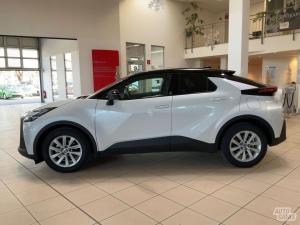 Balts Toyota C-HR 2024 Kauņa, ar dzinēja tilpumu 1.80 L un nobraukumu 17 tūkst. km par 29019 €, foto 2 vietnē AUTOMOTO.COM.LV