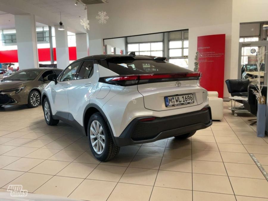 Balts Toyota C-HR 2024 Kauņa, ar dzinēja tilpumu 1.80 L un nobraukumu 17 tūkst. km par 29019 €, foto 3 vietnē AUTOMOTO.COM.LV