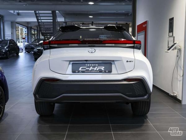 Balts Toyota C-HR 2024 Kauņa, ar dzinēja tilpumu 1.80 L un nobraukumu 16 tūkst. km par 31133 €, foto 3 vietnē AUTOMOTO.COM.LV