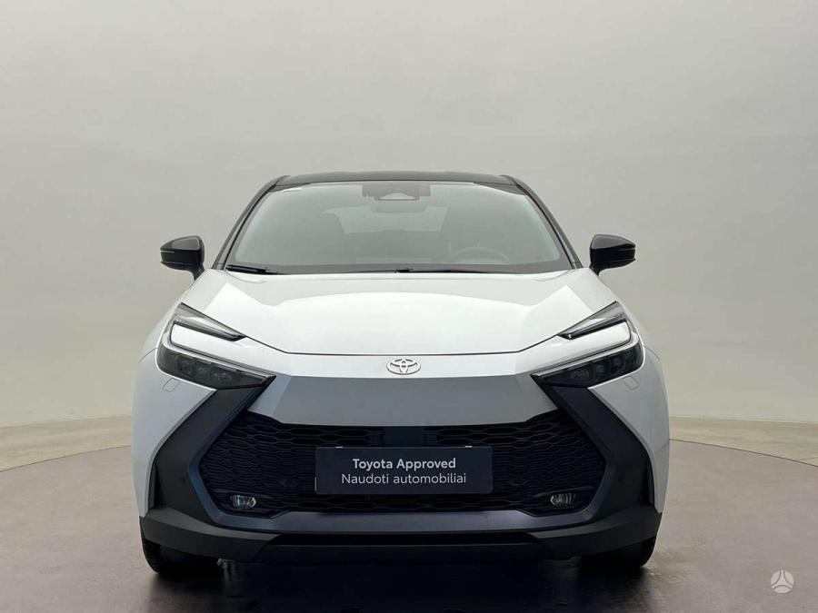 Белый Тойота C-HR 2024 в Паневежис, объемом двигателя 1.80 л и пробегом 19 тыс. км за 31490 €, фото 2 на AUTOMOTO.COM.LV