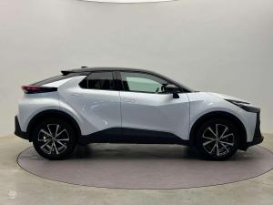 Белый Тойота C-HR 2024 в Паневежис, объемом двигателя 1.80 л и пробегом 19 тыс. км за 31490 €, фото 4 на AUTOMOTO.COM.LV