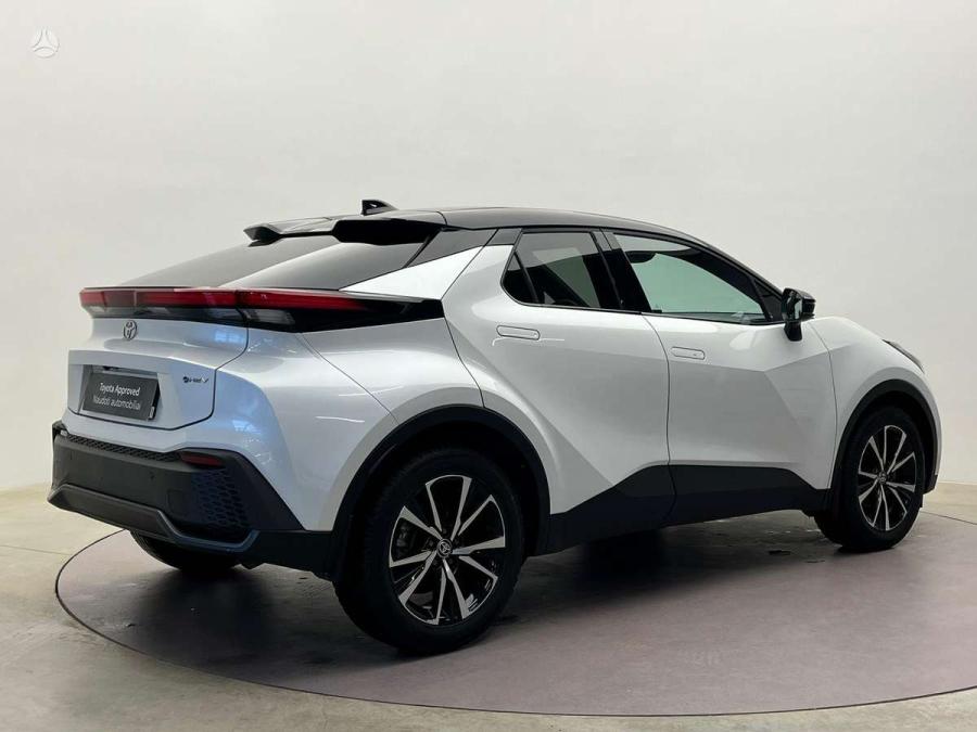 Белый Тойота C-HR 2024 в Паневежис, объемом двигателя 1.80 л и пробегом 19 тыс. км за 31490 €, фото 8 на AUTOMOTO.COM.LV