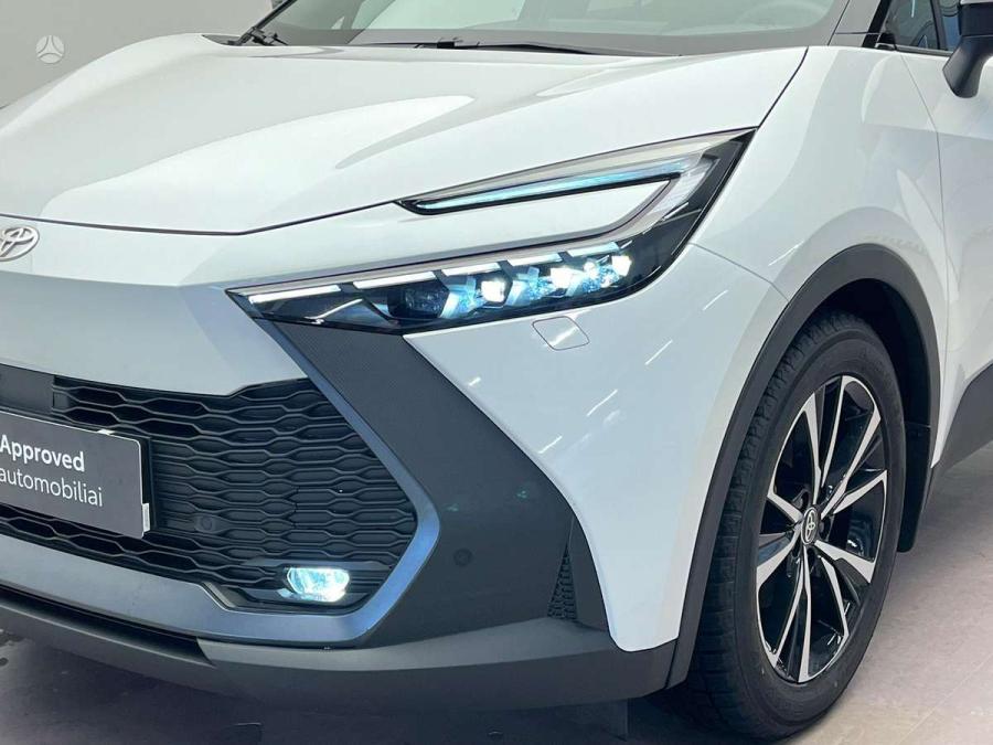 Белый Тойота C-HR 2024 в Паневежис, объемом двигателя 1.80 л и пробегом 19 тыс. км за 31490 €, фото 37 на AUTOMOTO.COM.LV
