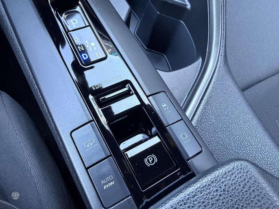 Белый Тойота C-HR 2024 в Вильнюс, объемом двигателя 1.99 л и пробегом 57 тыс. км за 31350 €, фото 30 на AUTOMOTO.COM.LV
