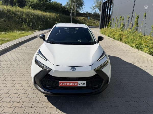 Белый Тойота C-HR 2024 в Вильнюс, объемом двигателя 1.80 л и пробегом 78 тыс. км за 24950 €, фото 2 на AUTOMOTO.COM.LV