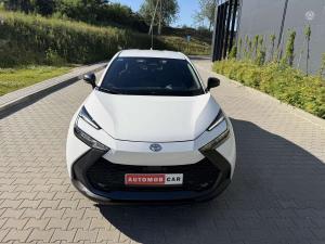 White Toyota C-HR 2024 in Vilnius, with an engine capacity of 1.80 L and mileage of 78 thousand km for 24950 €, photo 3 on AUTOMOTO.COM.LV