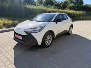 White Toyota C-HR 2024 in Vilnius, with an engine capacity of 1.80 L and mileage of 78 thousand km for 24950 €, photo 4 on AUTOMOTO.COM.LV