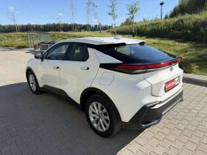 White Toyota C-HR 2024 in Vilnius, with an engine capacity of 1.80 L and mileage of 78 thousand km for 24950 €, photo 14 on AUTOMOTO.COM.LV