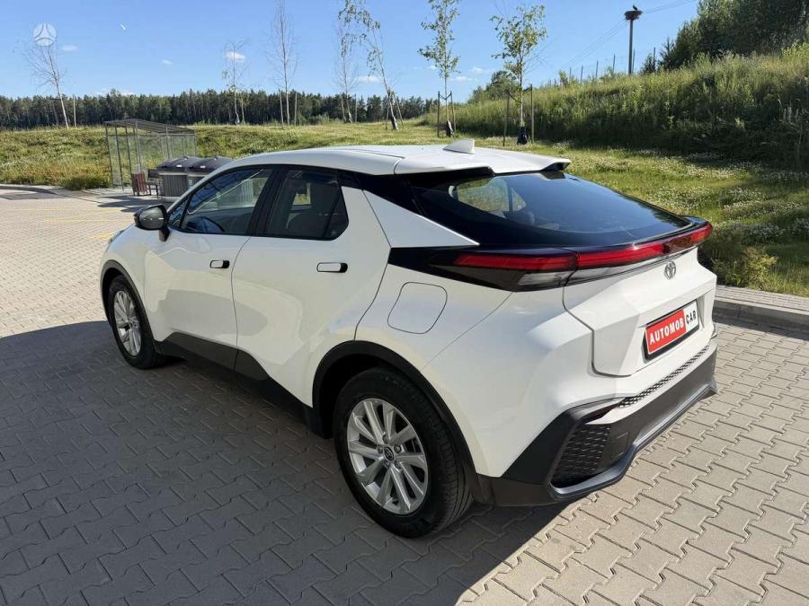 White Toyota C-HR 2024 in Vilnius, with an engine capacity of 1.80 L and mileage of 78 thousand km for 24950 €, photo 14 on AUTOMOTO.COM.LV
