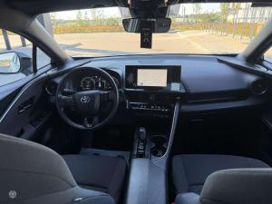 White Toyota C-HR 2024 in Vilnius, with an engine capacity of 1.80 L and mileage of 78 thousand km for 24950 €, photo 25 on AUTOMOTO.COM.LV