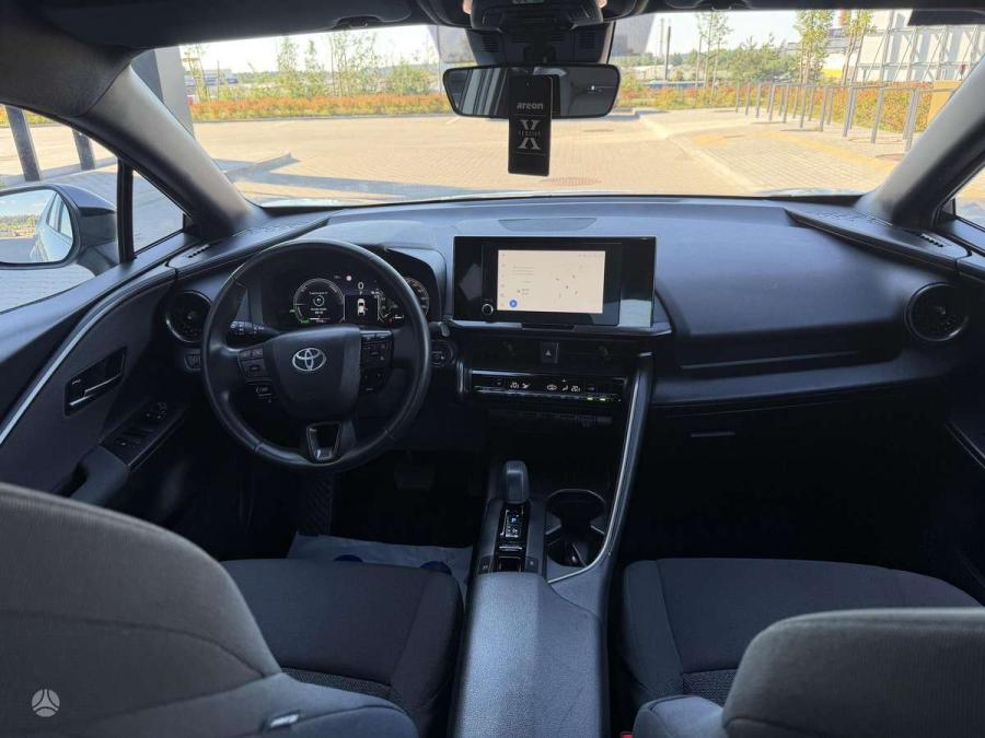 White Toyota C-HR 2024 in Vilnius, with an engine capacity of 1.80 L and mileage of 78 thousand km for 24950 €, photo 25 on AUTOMOTO.COM.LV