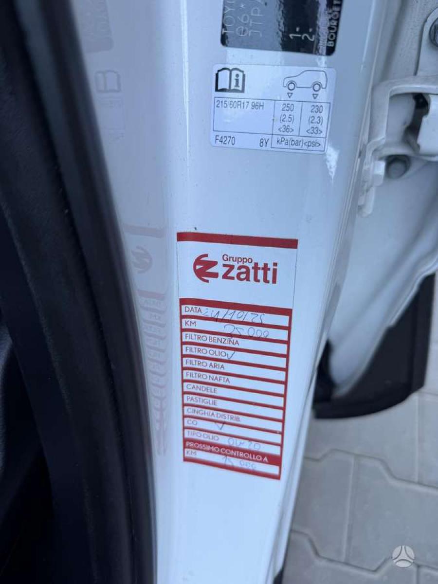 White Toyota C-HR 2024 in Vilnius, with an engine capacity of 1.80 L and mileage of 78 thousand km for 24950 €, photo 33 on AUTOMOTO.COM.LV