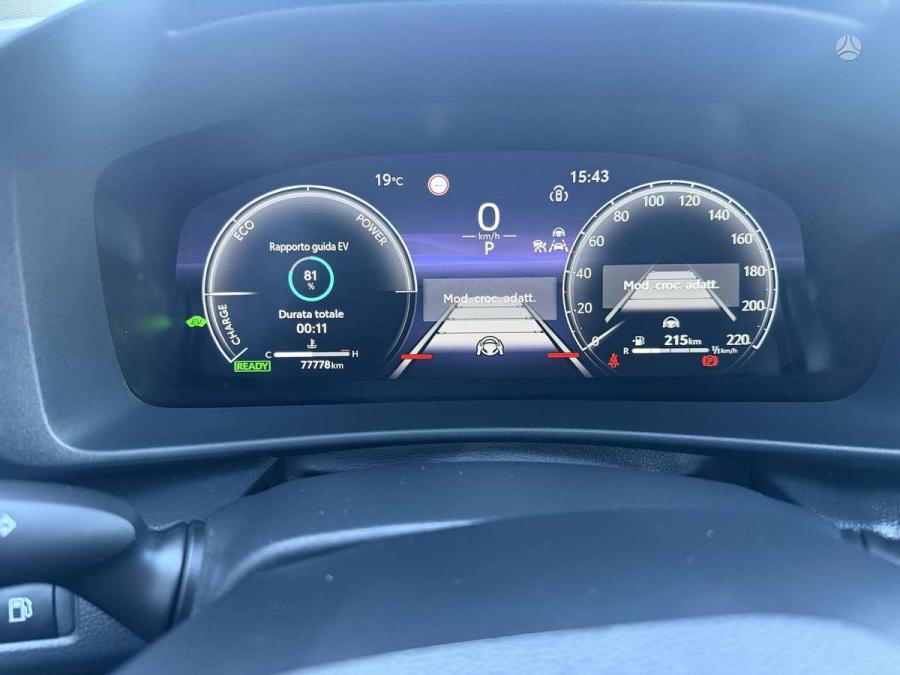 White Toyota C-HR 2024 in Vilnius, with an engine capacity of 1.80 L and mileage of 78 thousand km for 24950 €, photo 35 on AUTOMOTO.COM.LV
