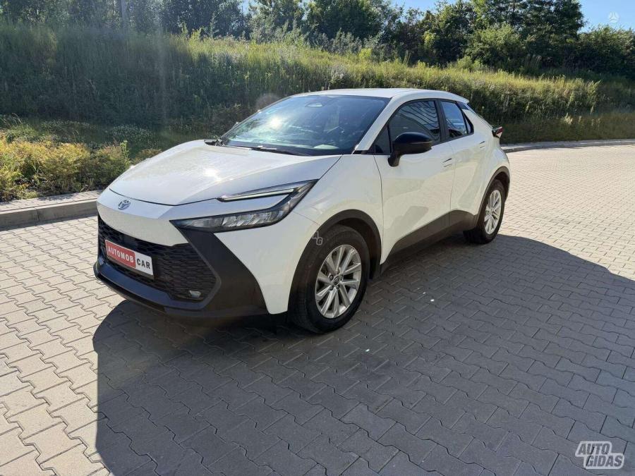 Белый Тойота C-HR 2024 в Вильнюс, объемом двигателя 1.80 л и пробегом 78 тыс. км за 24950 €, фото 4 на AUTOMOTO.COM.LV