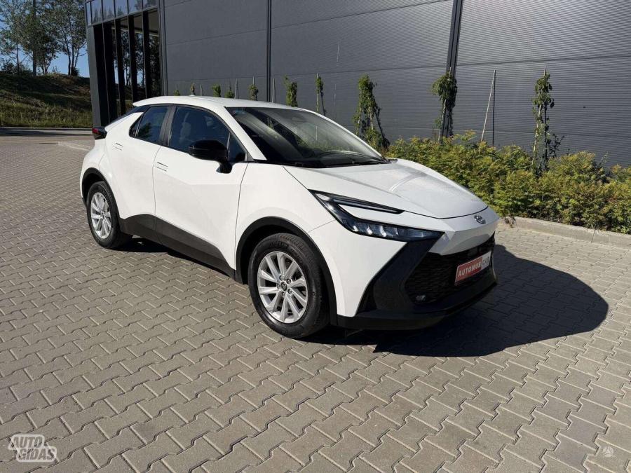 Белый Тойота C-HR 2024 в Вильнюс, объемом двигателя 1.80 л и пробегом 78 тыс. км за 24950 €, фото 5 на AUTOMOTO.COM.LV