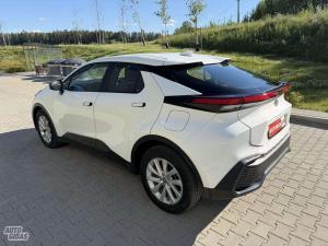Белый Тойота C-HR 2024 в Вильнюс, объемом двигателя 1.80 л и пробегом 78 тыс. км за 24950 €, фото 9 на AUTOMOTO.COM.LV
