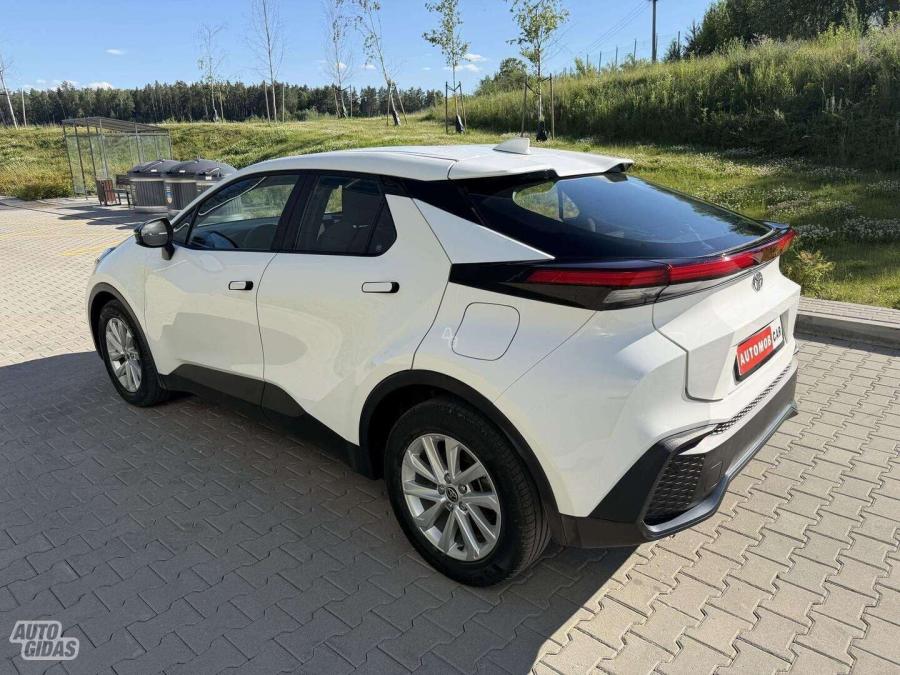 Белый Тойота C-HR 2024 в Вильнюс, объемом двигателя 1.80 л и пробегом 78 тыс. км за 24950 €, фото 9 на AUTOMOTO.COM.LV